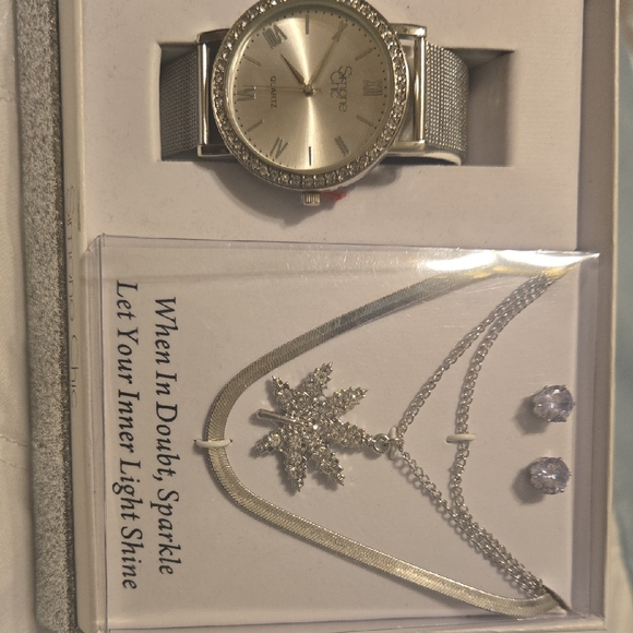 Simone chic | Accessories | Minimalist Silver Watch With Elegant Design ...